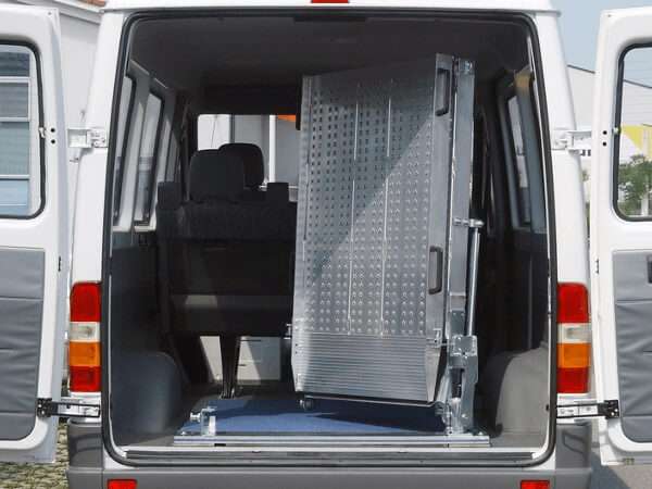 Drehbare Einbaurampe für Transporter // Auffahrrampen Thiele