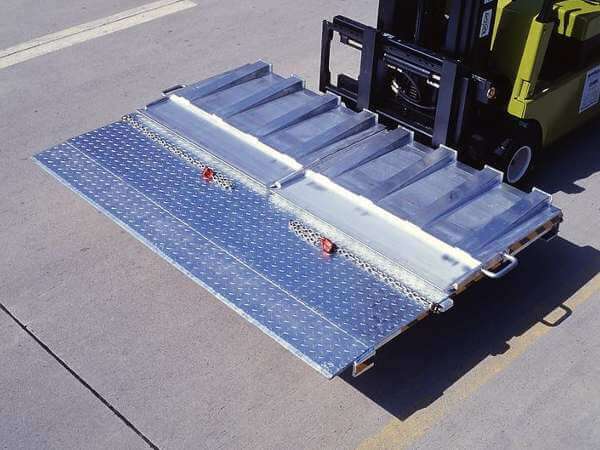 Containerrampe MC » effizientes Verladen von Lasten bis 7.300 kg