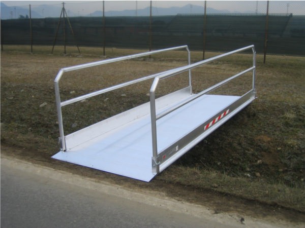 Laufbrücke // Gräben und bauliche Hindernisse überwinden